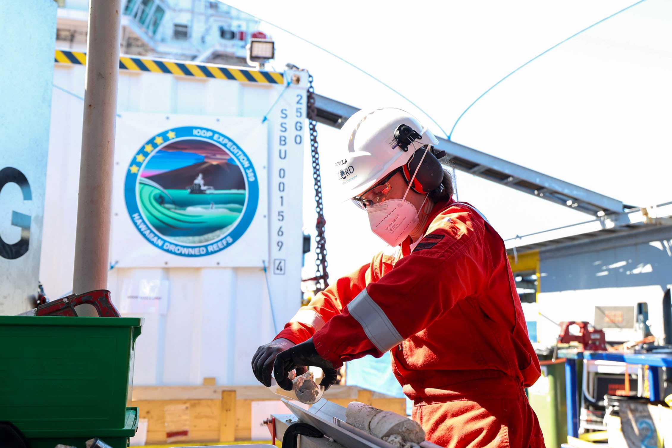 Understanding how reefs have changed over time, to plan for the future ...